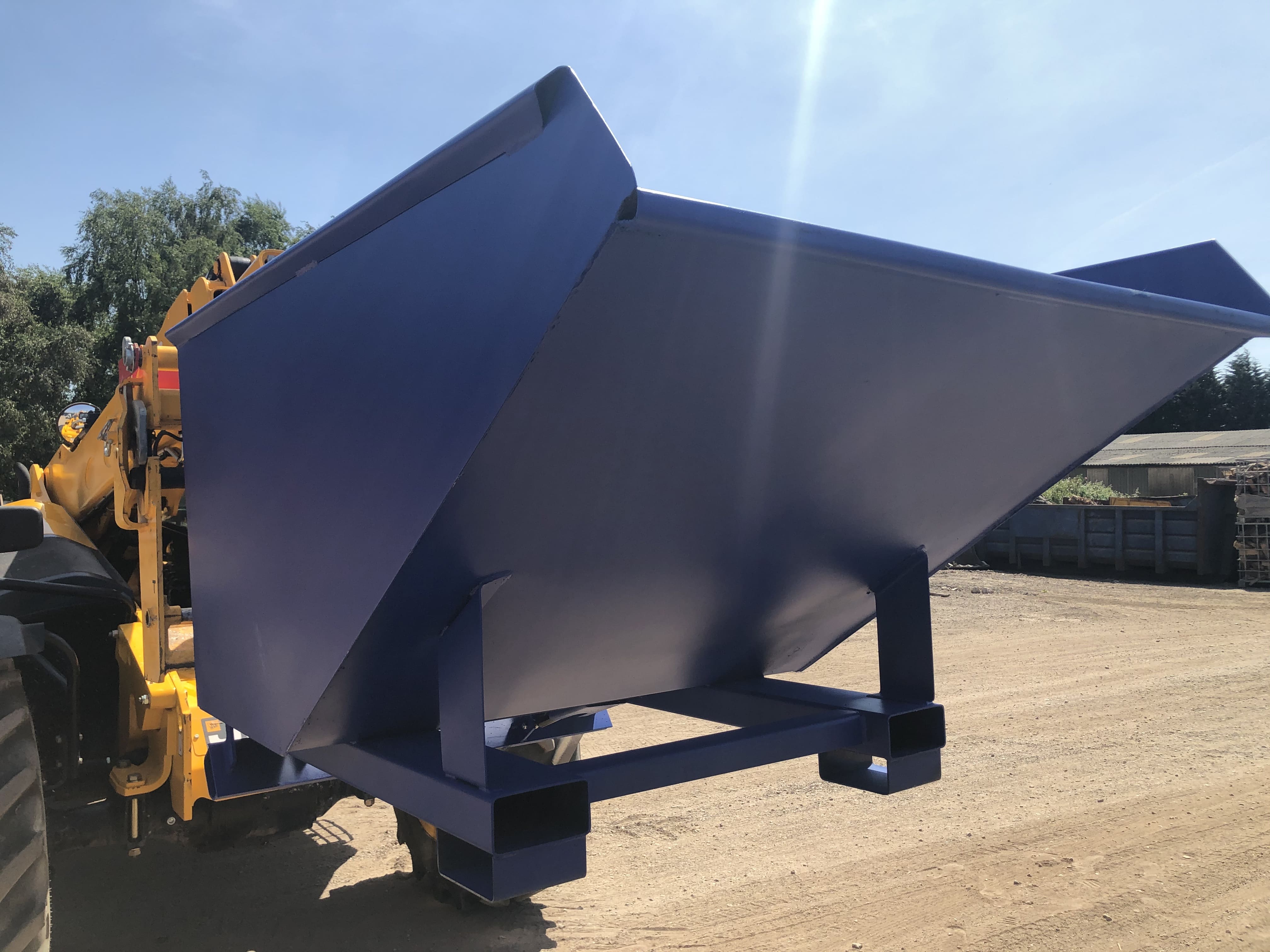 Self Locking Telehandler Skip – 1250L UK Auto-Tipping Skip